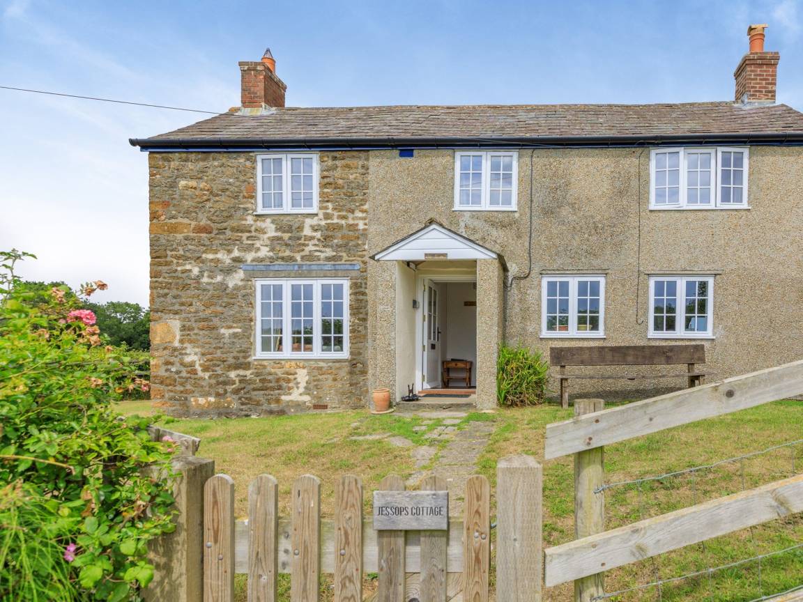 Cottage ∙ 3 Bedrooms ∙ 6 Guests - Sherborne