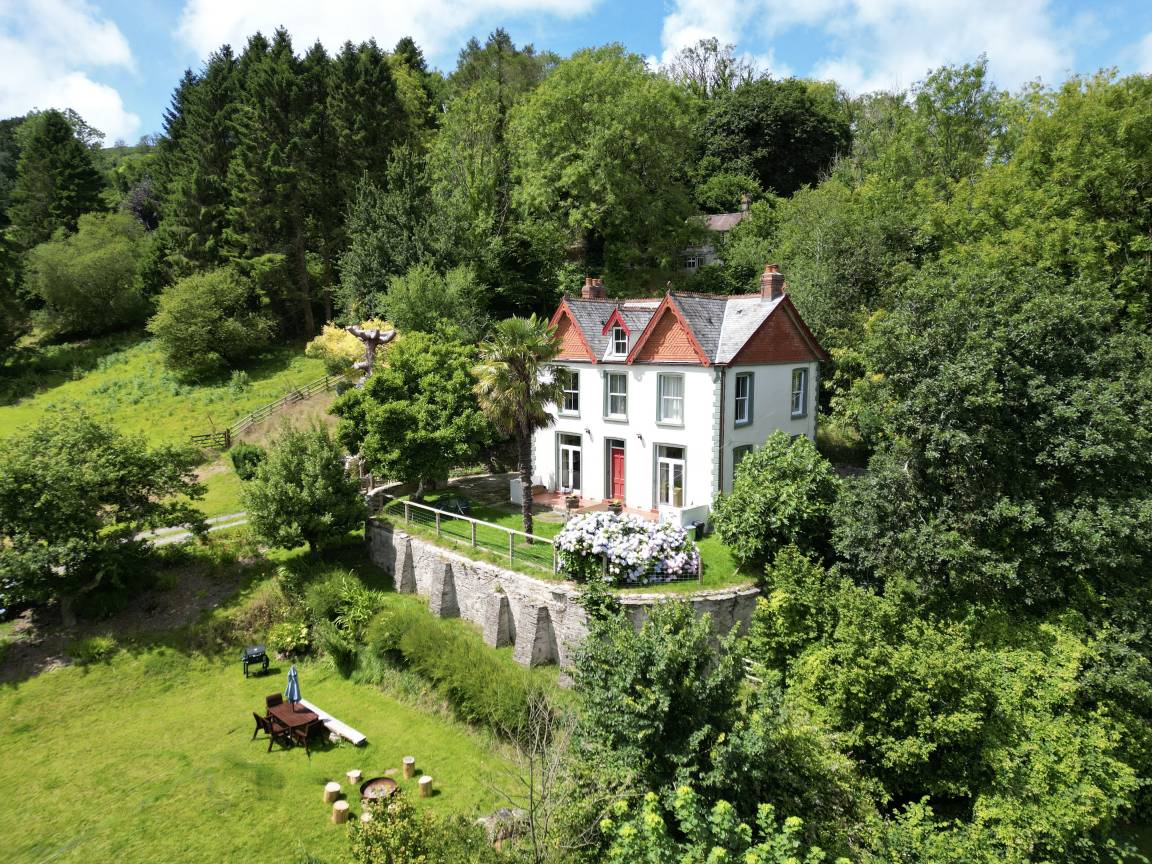 Cottage ∙ 4 Bedrooms ∙ 7 Guests - Combe Martin Bay