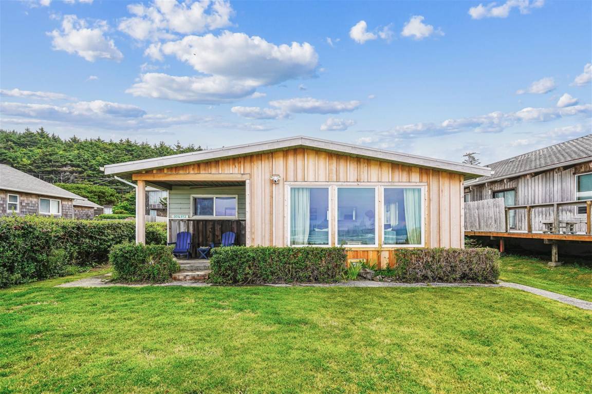 House ∙ 3 Bedrooms ∙ 10 Guests - Cannon Beach, OR