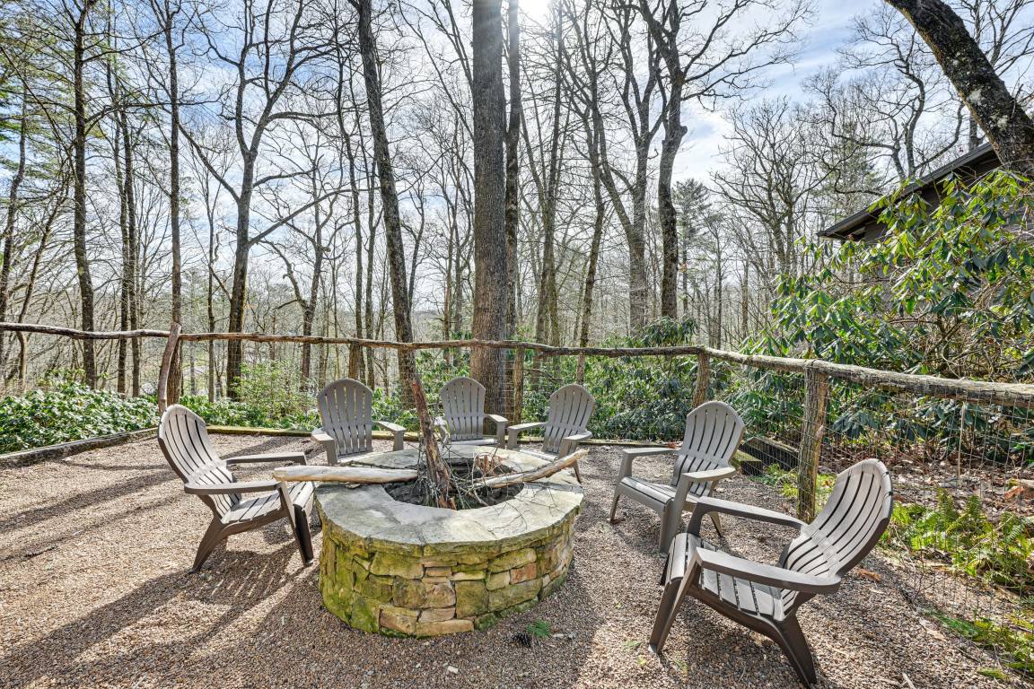 195 M² Cottage ∙ 4 Bedrooms ∙ 9 Guests - Highlands, NC