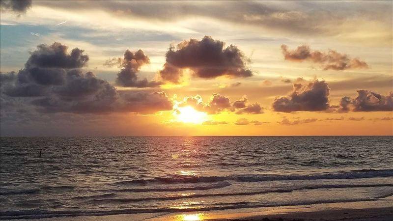 Condo ∙ 2 Bedrooms ∙ 6 Guests - Indian Rocks Beach, FL