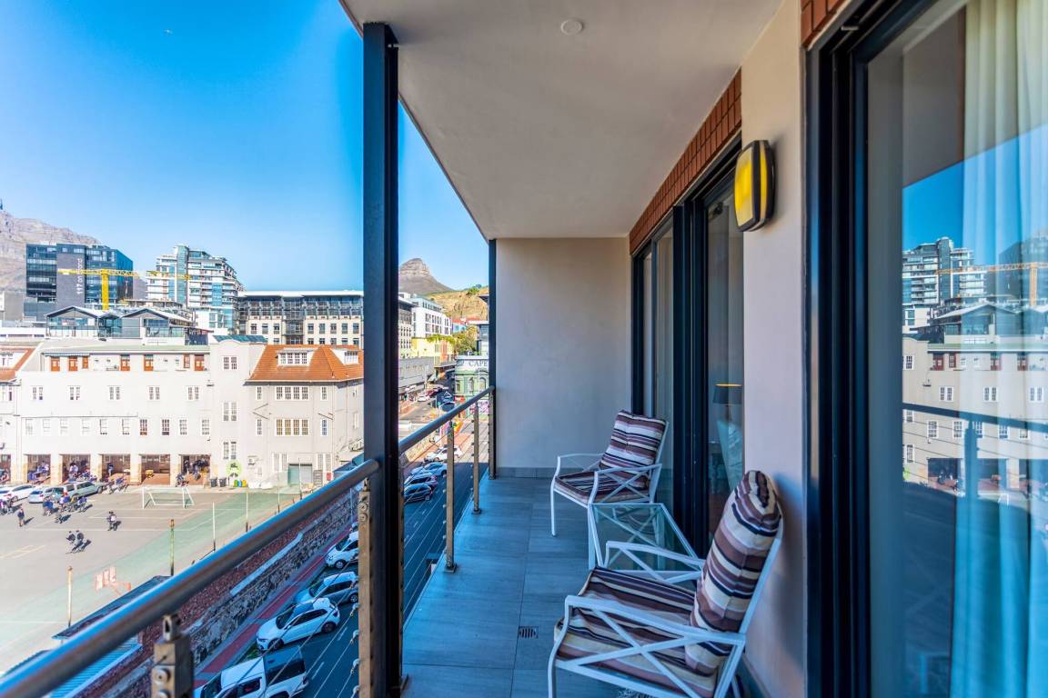77 M² Apartment ∙ 2 Bedrooms ∙ 4 Guests - Cape Town