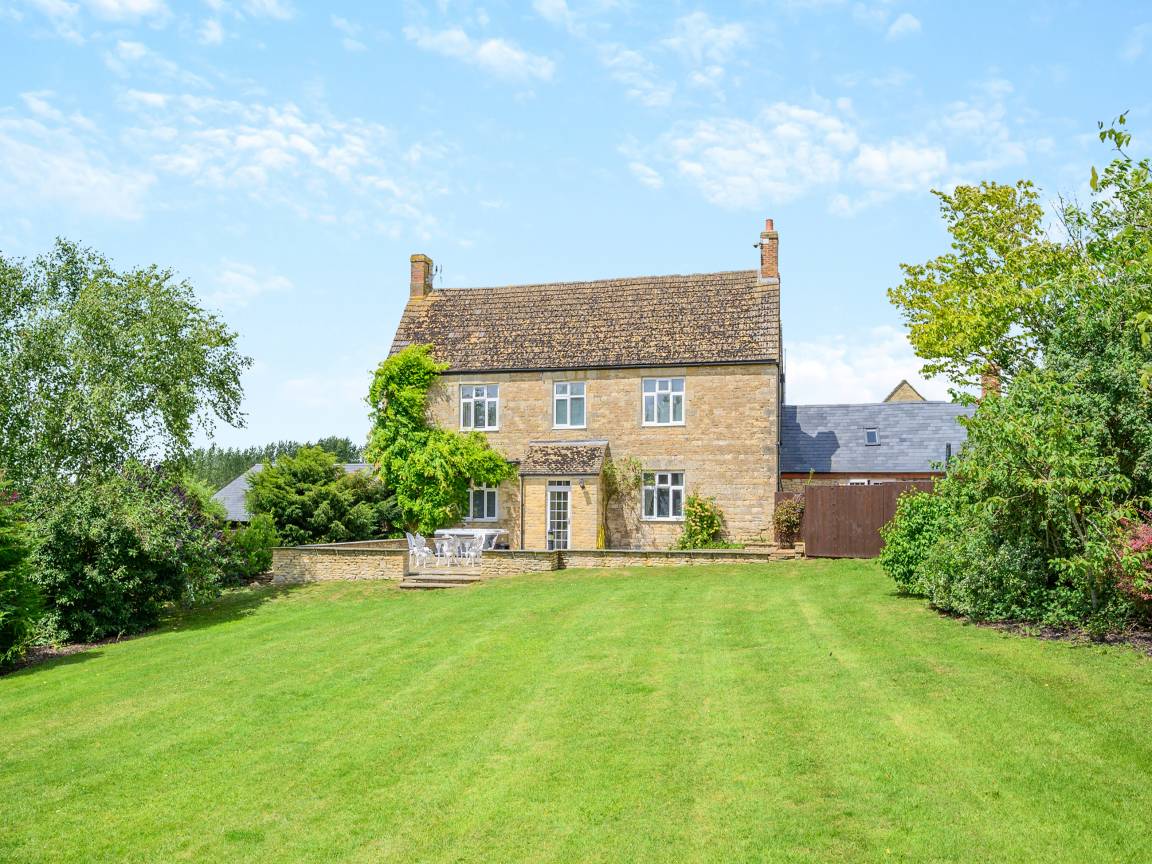 Cottage ∙ 6 Bedrooms ∙ 12 Guests - Oxfordshire