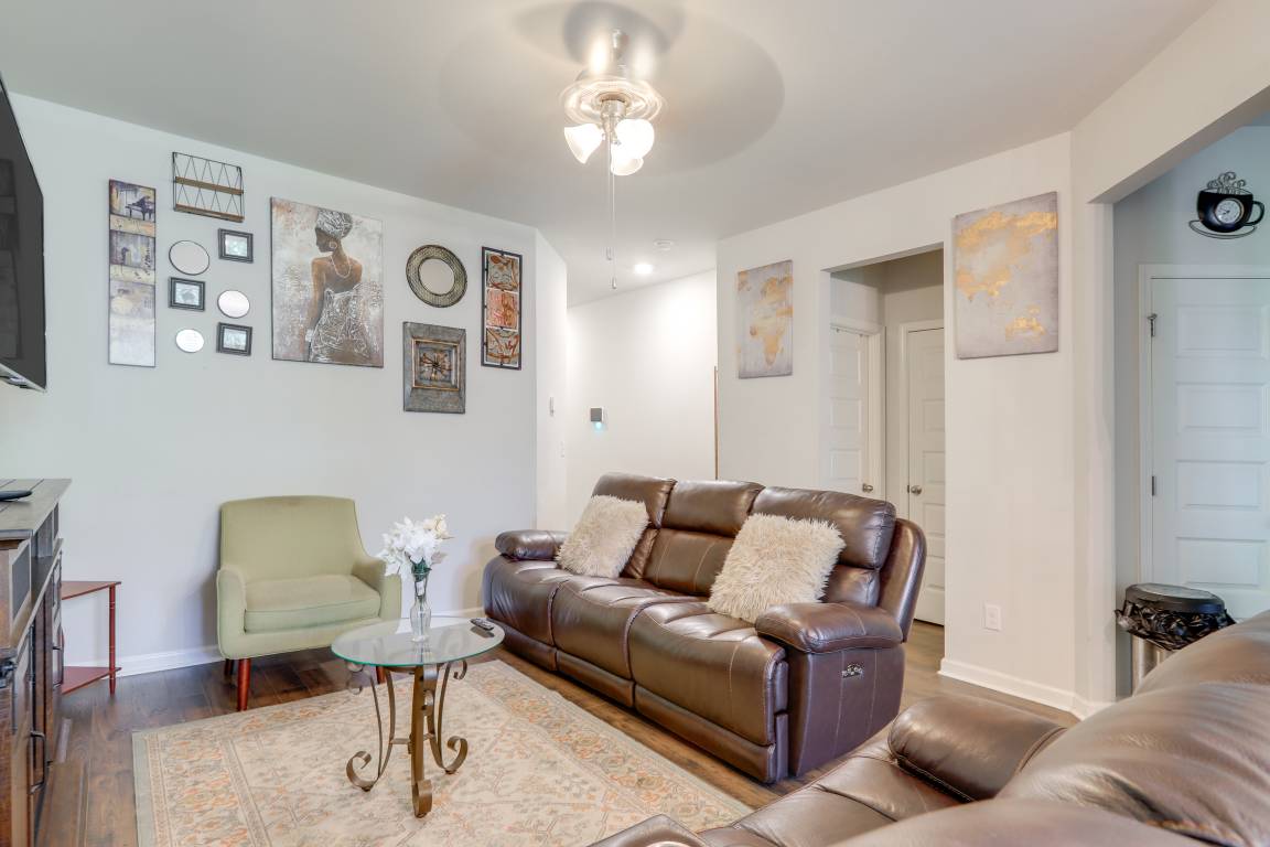 135 M² Apartment ∙ 3 Bedrooms ∙ 6 Guests - Riverdale, GA