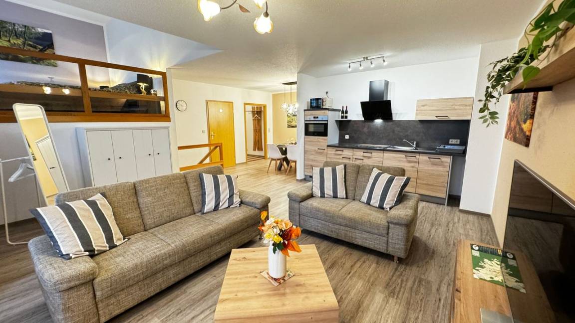 72 M² Ferienwohnung ∙ 2 Schlafzimmer ∙ 3 Gäste - Eibenstock
