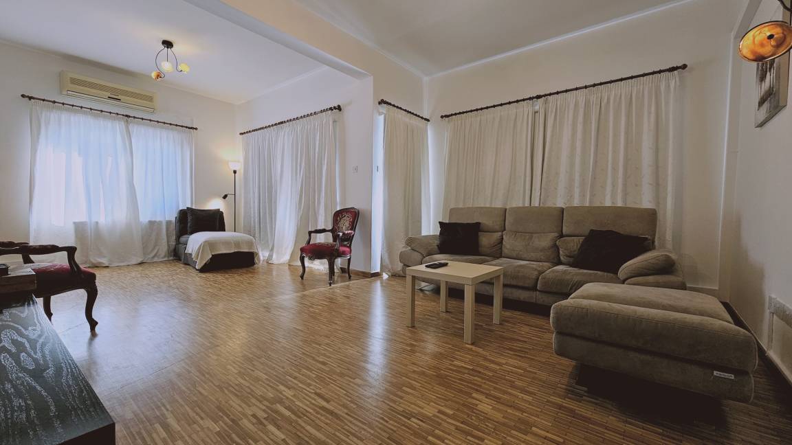 150 M² Apartamento ∙ 3 Habitaciones ∙ 5 Huéspedes - Nicosia