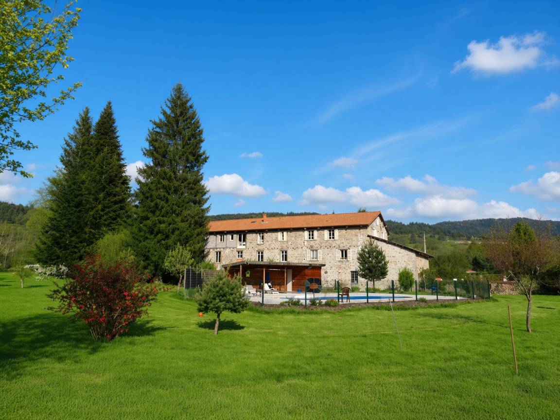 450 M² Gîte ∙ 8 Chambres ∙ 27 Personnes - Ambert