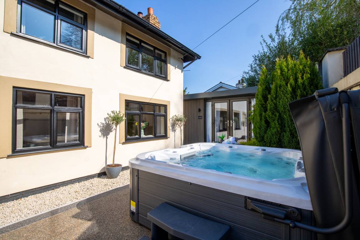 Cottage ∙ 4 Bedrooms ∙ 7 Guests - Formby