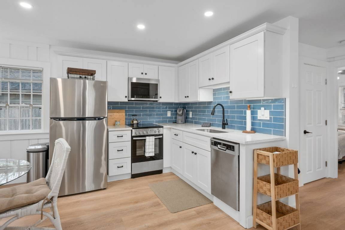 61 M² Cottage ∙ 2 Bedrooms ∙ 4 Guests - Cape Cod Inflatable Park, West Yarmouth