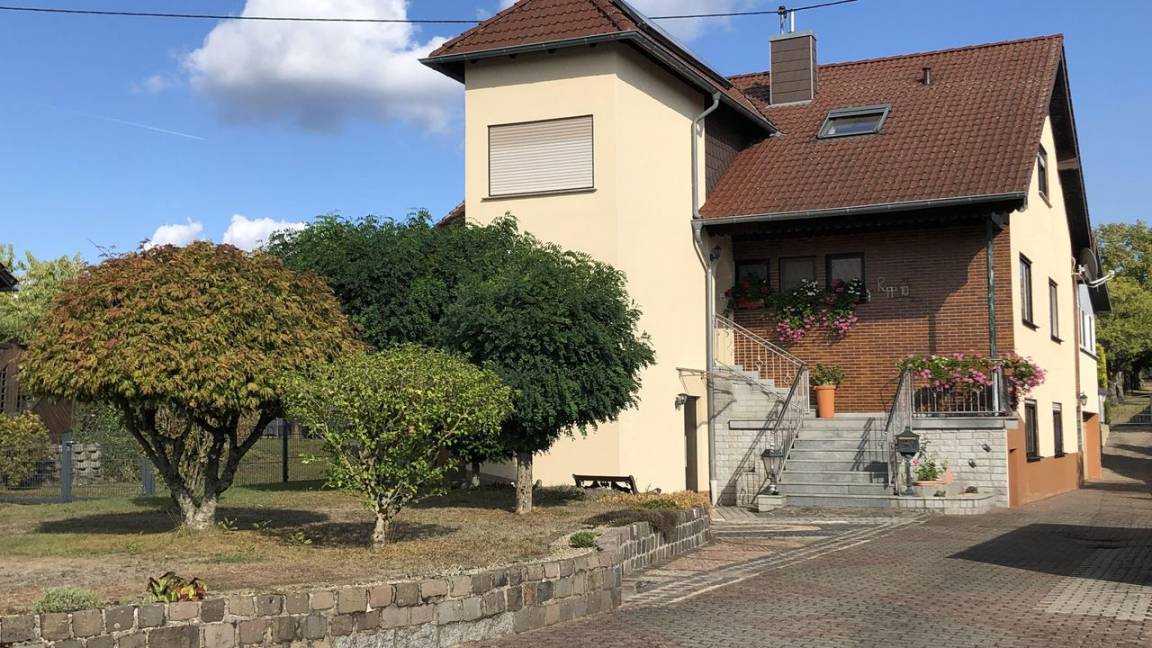 100 M² Appartement ∙ 2 Slaapkamers ∙ 4 Gasten - Merzig