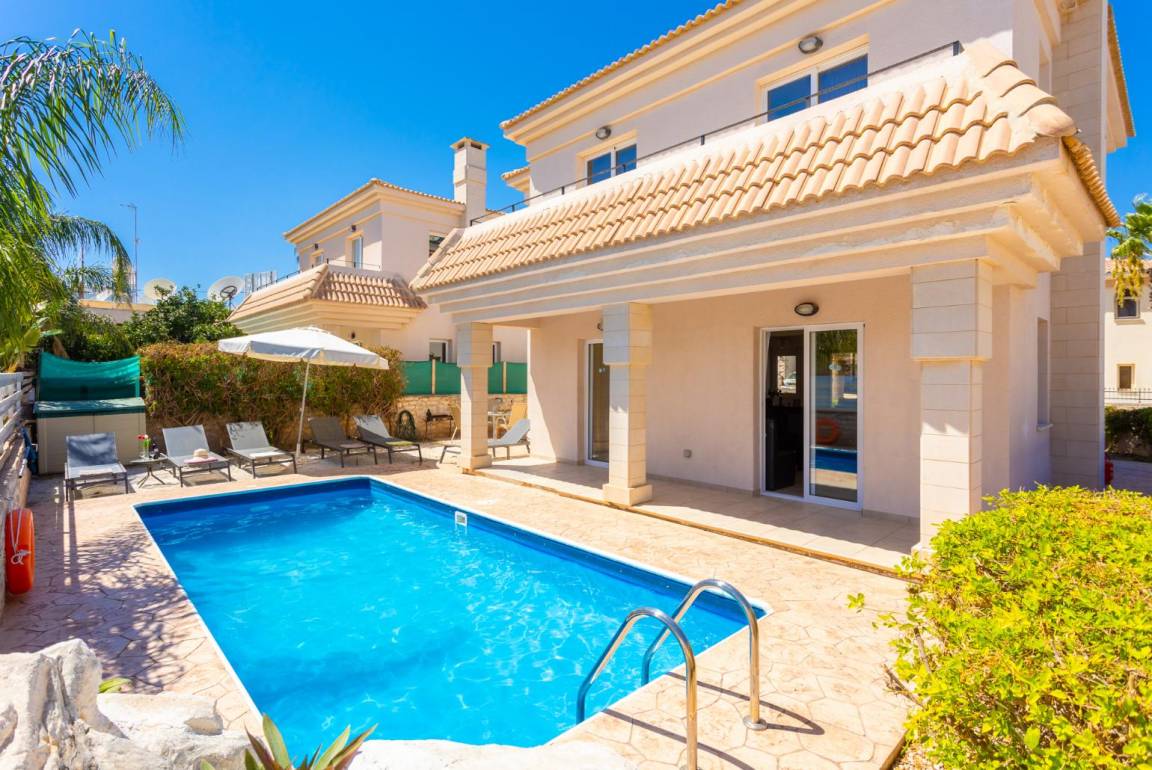 185 M² Villa ∙ 3 Bedrooms ∙ 6 Guests - Ayia Napa
