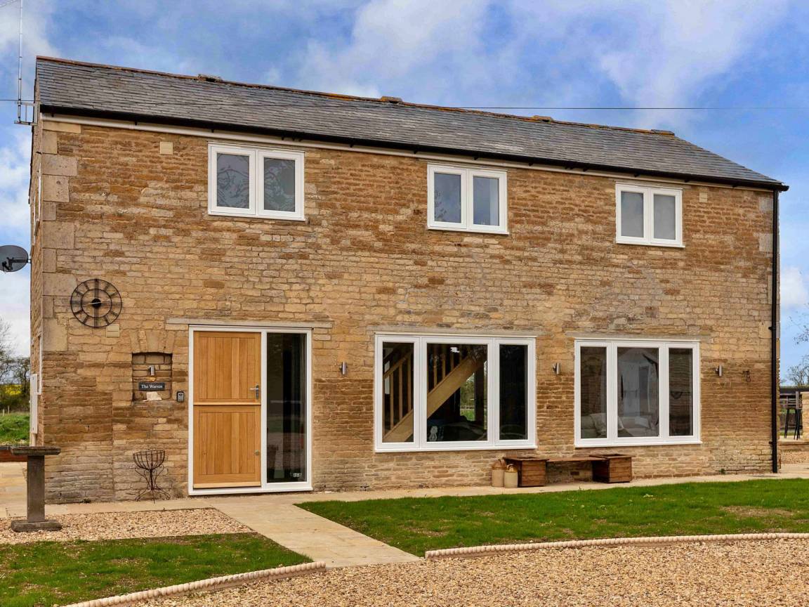 120 M² House ∙ 1 Bedroom ∙ 6 Guests - Bourne