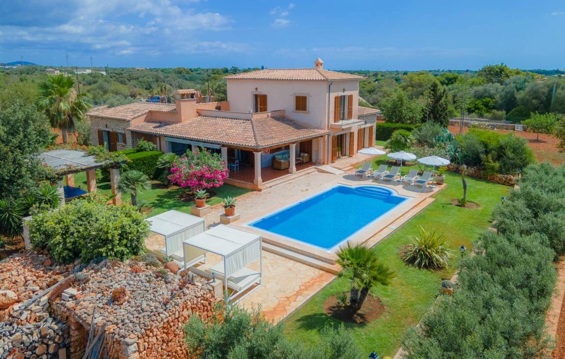 300 M² Ferienhaus ∙ 4 Schlafzimmer ∙ 8 Gäste - Cala d’Or