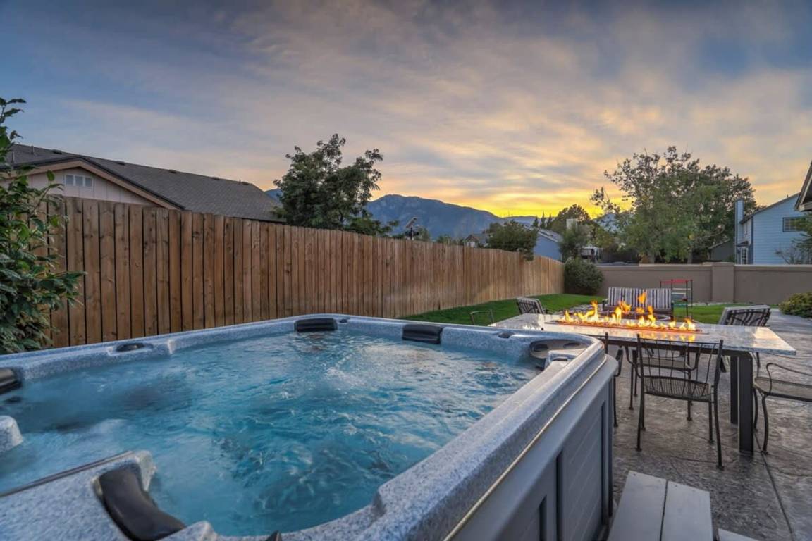 House ∙ 4 Bedrooms ∙ 8 Guests - Colorado Springs, CO