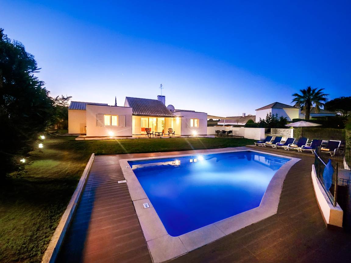 138 M² Villa ∙ 4 Bedrooms ∙ 8 Guests - Guia