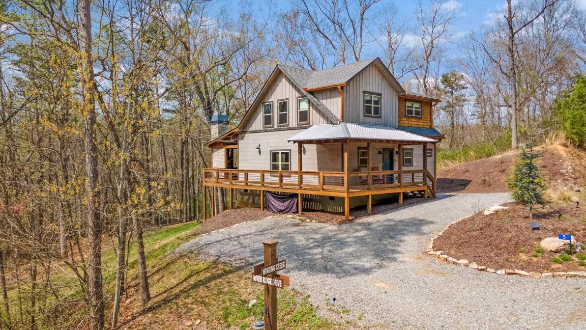 143 M² Cabin ∙ 3 Bedrooms ∙ 6 Guests - Blue Ridge, GA