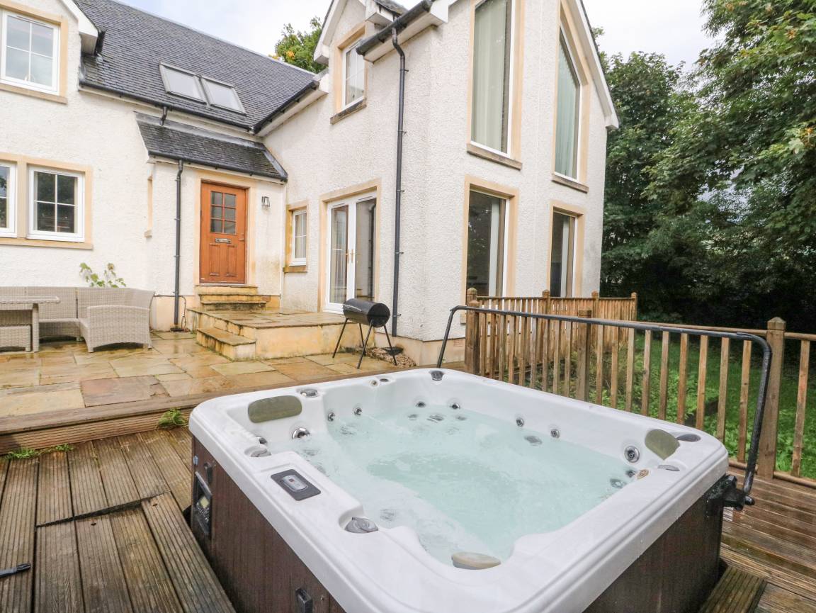 Cottage ∙ 5 Bedrooms ∙ 9 Guests - Killin