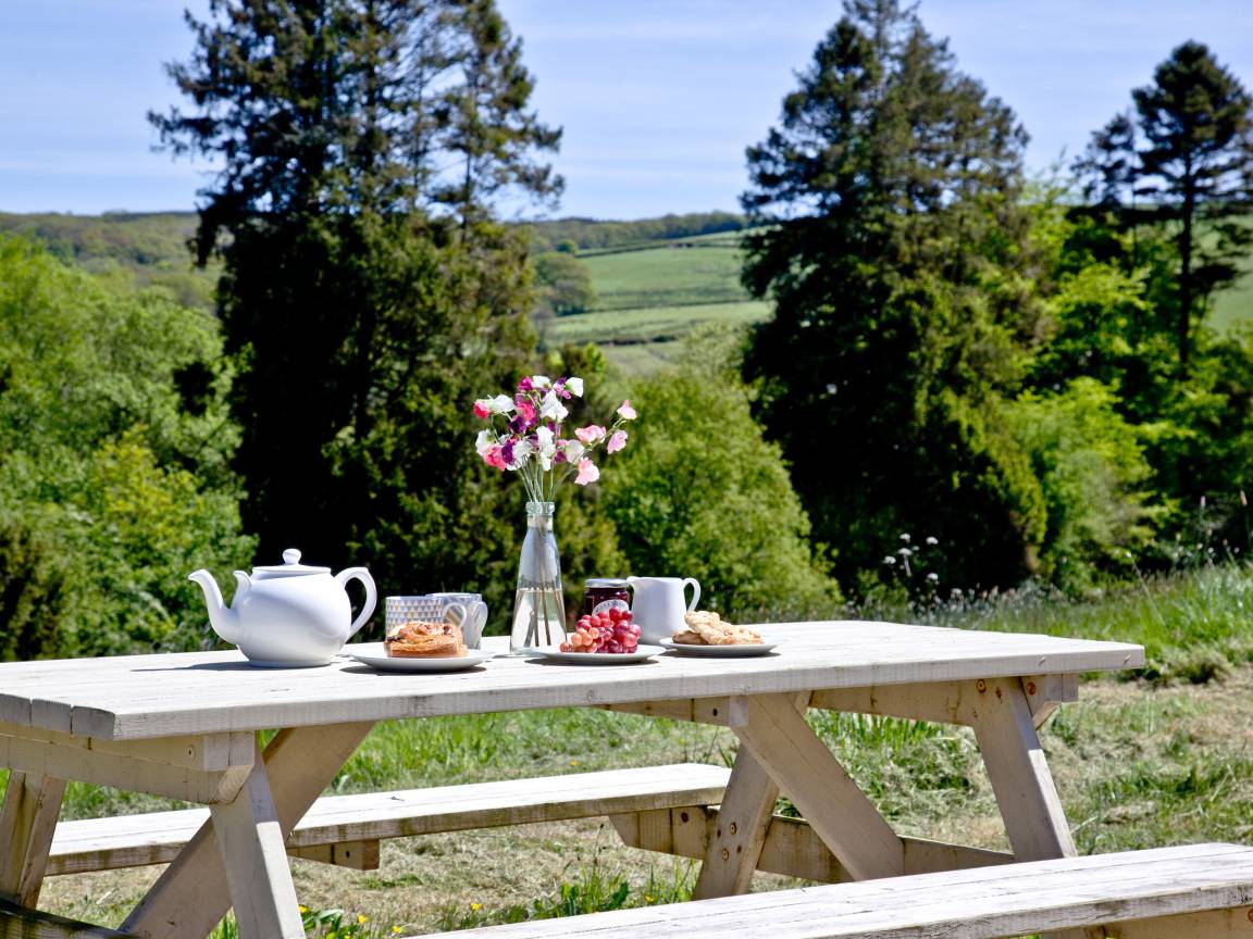Cabin ∙ 2 Bedrooms ∙ 4 Guests - North Devon District