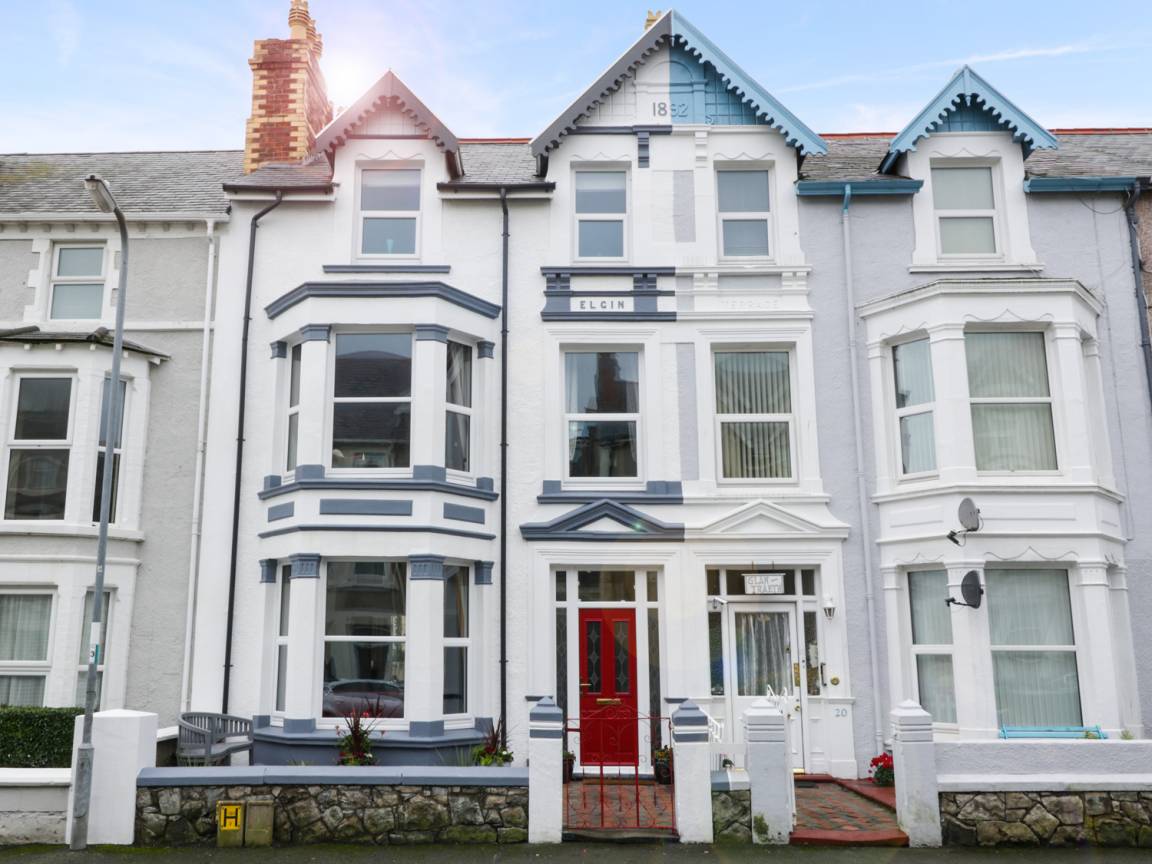Cottage ∙ 7 Bedrooms ∙ 12 Guests - Llandudno