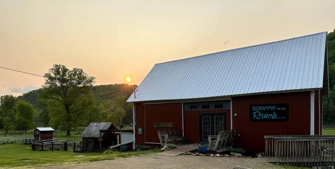 Farmhouse ∙ 1 Bedroom ∙ 8 Guests - Winona, MN