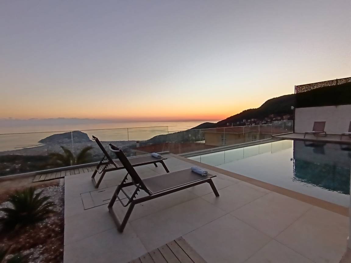 160 M² Villa ∙ 4 Chambres ∙ 8 Personnes - Alanya