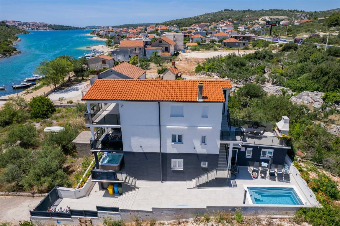 160 M² Villa ∙ 5 Schlafzimmer ∙ 9 Gäste - Rogoznica