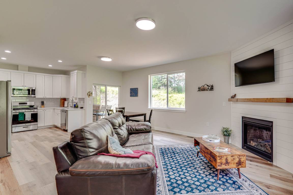 162 M² Apartment ∙ 3 Bedrooms ∙ 6 Guests - Wasilla, AK