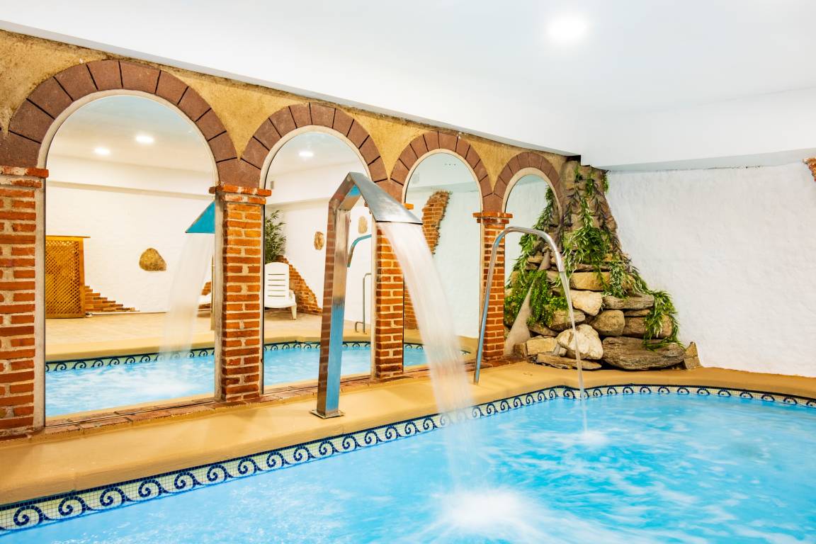 450 M² House ∙ 5 Bedrooms ∙ 12 Guests - Salamanca