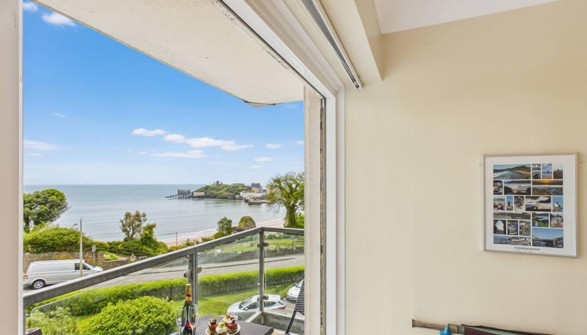 93 M² Apartment ∙ 2 Bedrooms ∙ 4 Guests - Tenby
