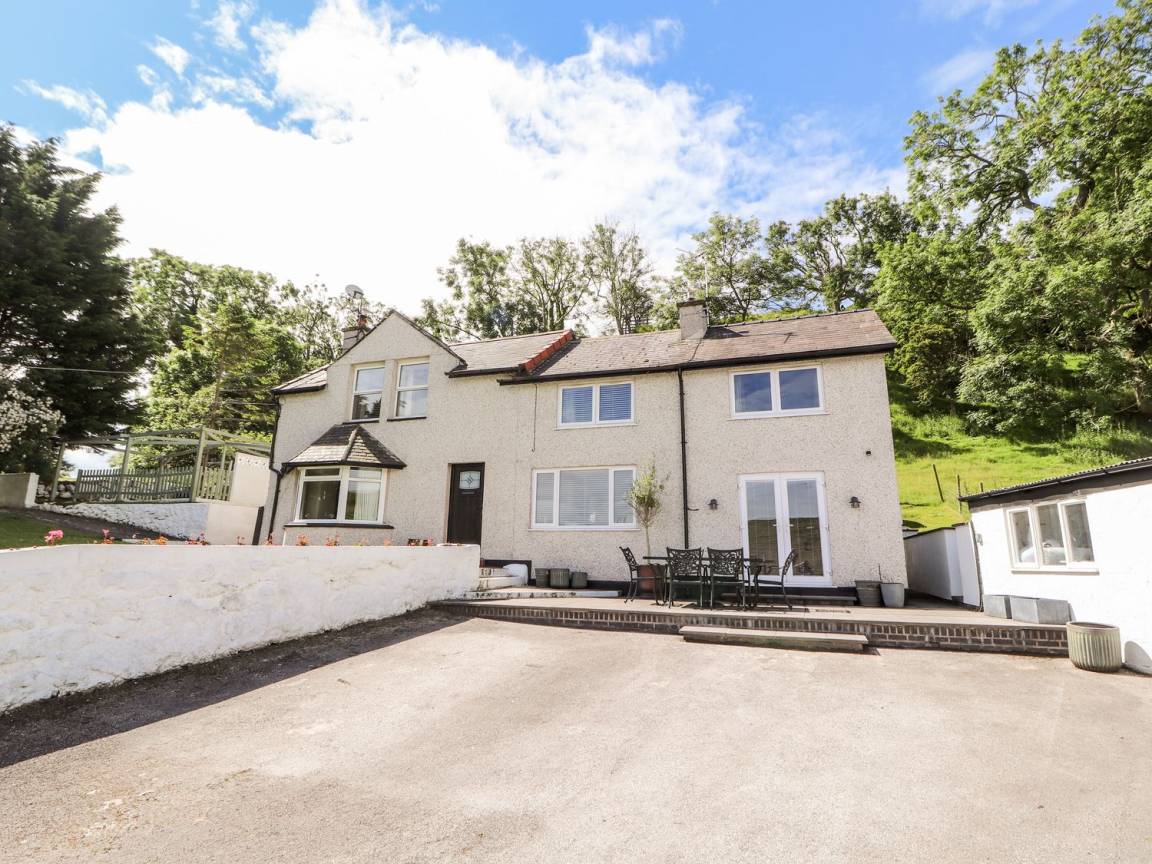 Cottage ∙ 4 Bedrooms ∙ 8 Guests - Llandudno