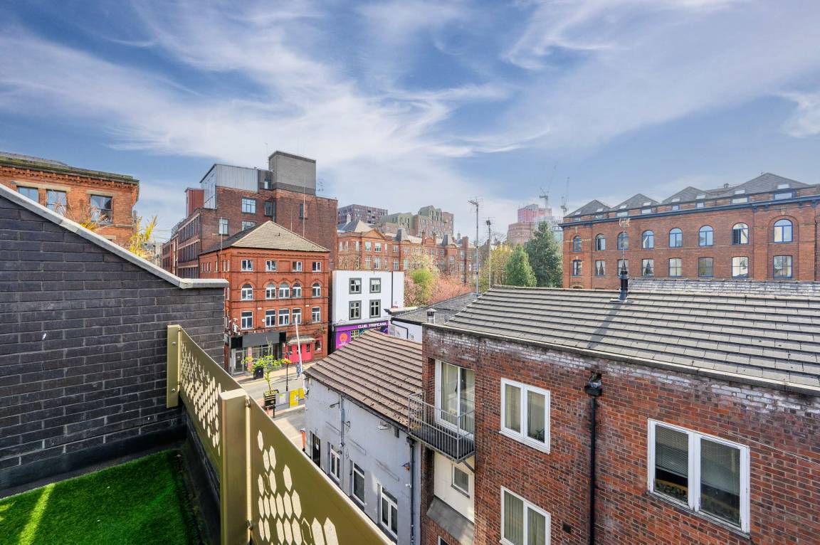 93 M² House ∙ 4 Bedrooms ∙ 8 Guests - Manchester