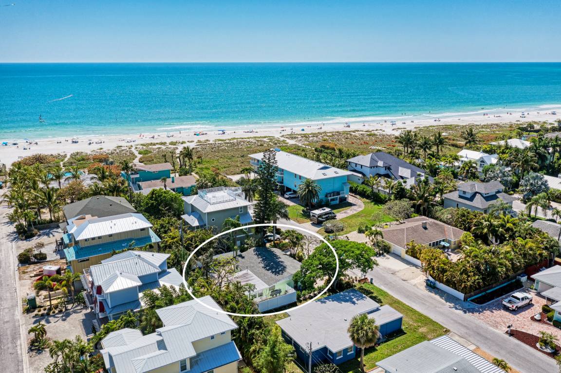 House ∙ 2 Bedrooms ∙ 4 Guests - Holmes Beach, FL