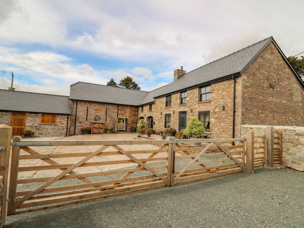 Cottage ∙ 4 Bedrooms ∙ 10 Guests - Builth Wells