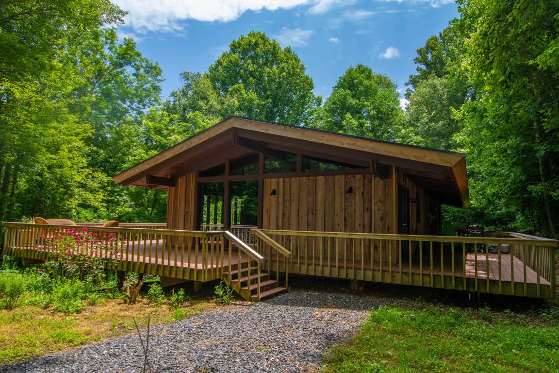 Cottage ∙ 3 Bedrooms ∙ 6 Guests - Lansing, NC