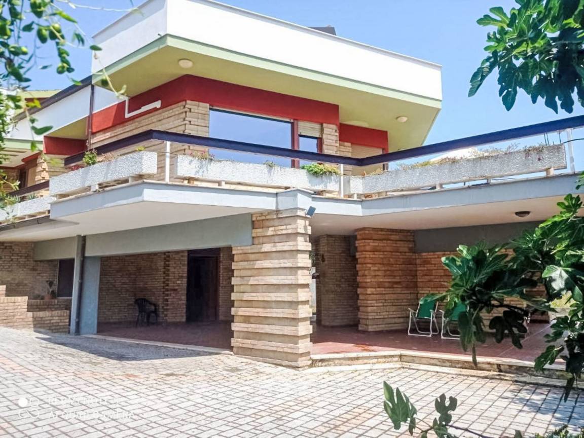 400 M² House ∙ 5 Bedrooms ∙ 11 Guests - Chieti