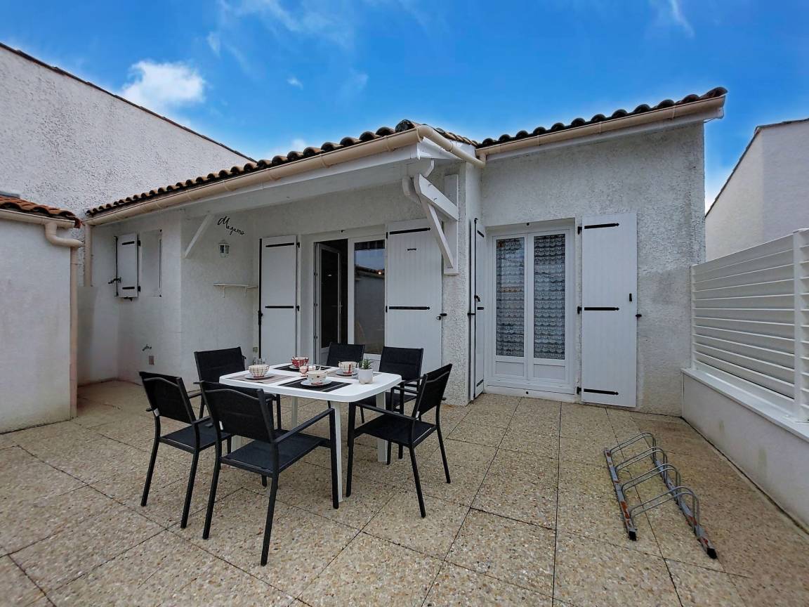 40 M² Talo ∙ 2 Makuuhuonetta ∙ 5 Vierasta - La Palmyre