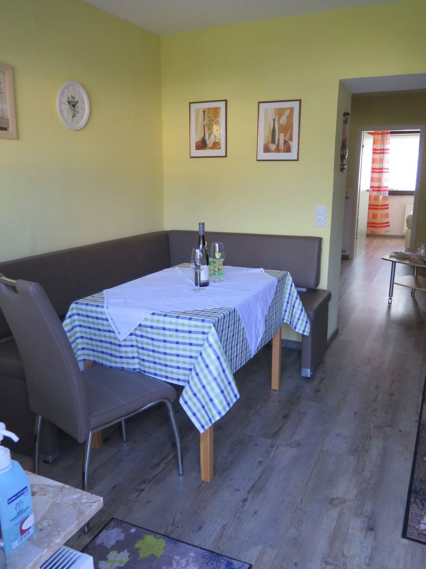 65 M² Ferienwohnung ∙ 2 Schlafzimmer ∙ 3 Gäste - Saarburg