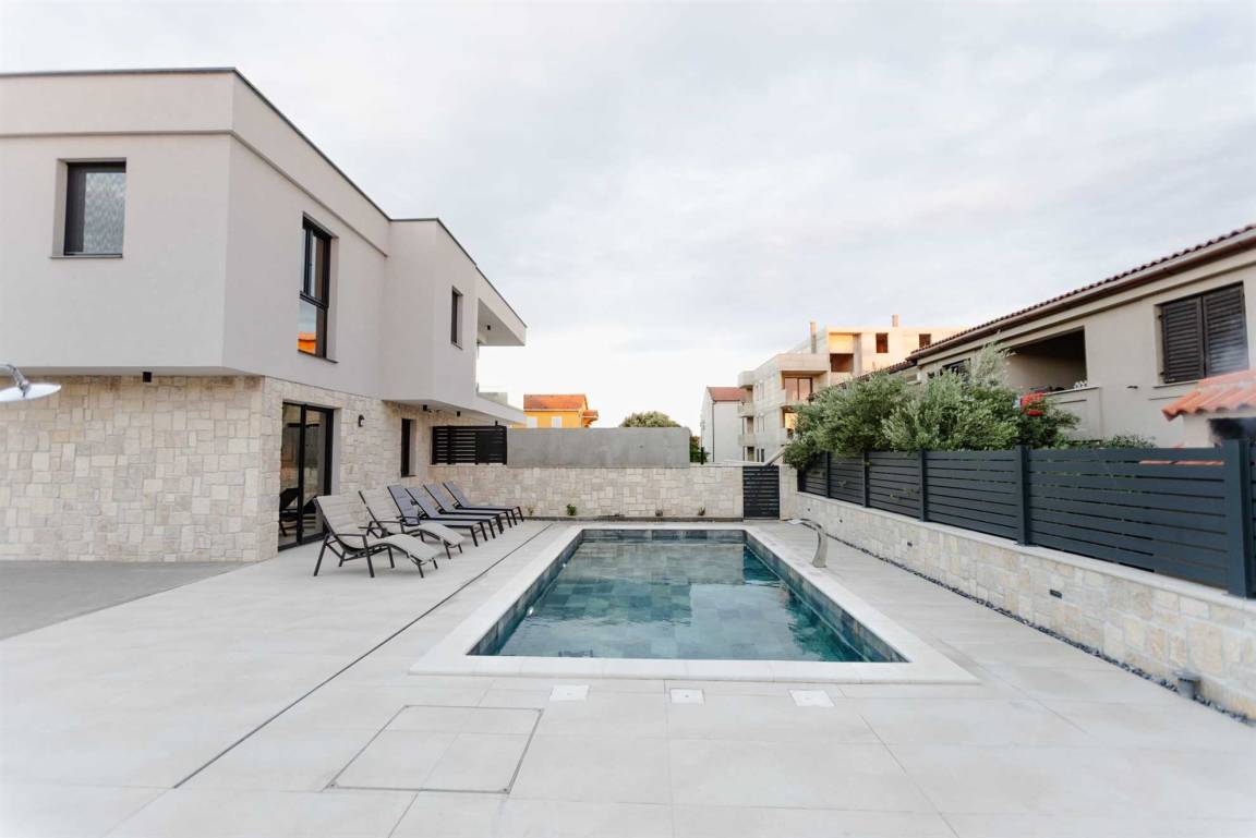 220 M² Villa ∙ 4 Makuuhuonetta ∙ 8 Vierasta - Pag