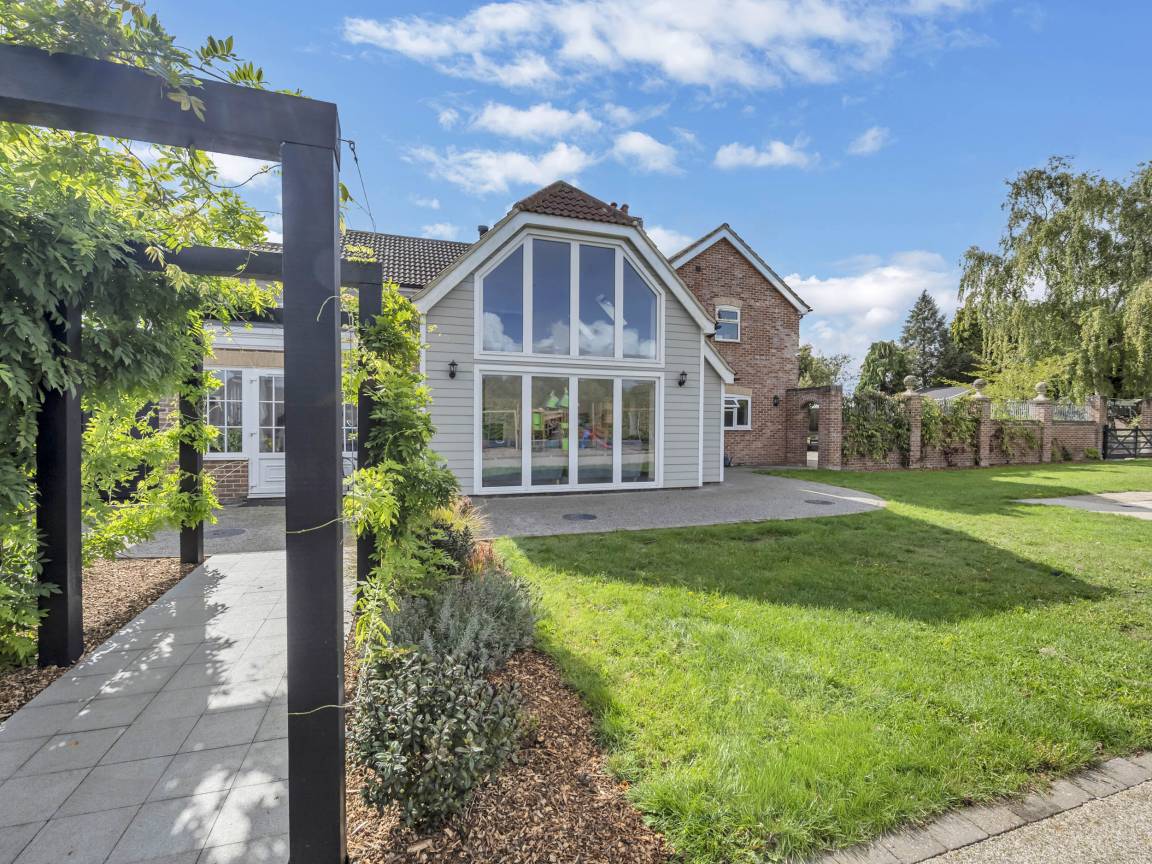 Cottage ∙ 6 Bedrooms ∙ 20 Guests - Essex