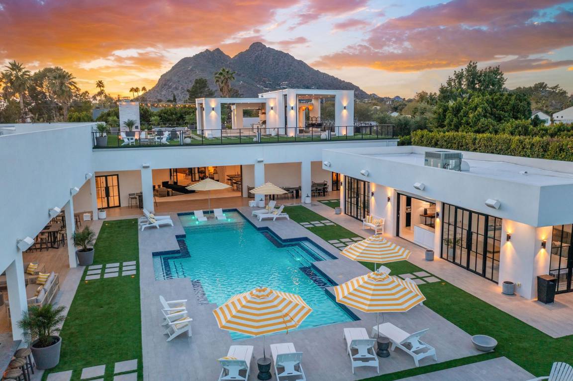 929 M² House ∙ 6 Bedrooms ∙ 18 Guests - Phoenix, AZ