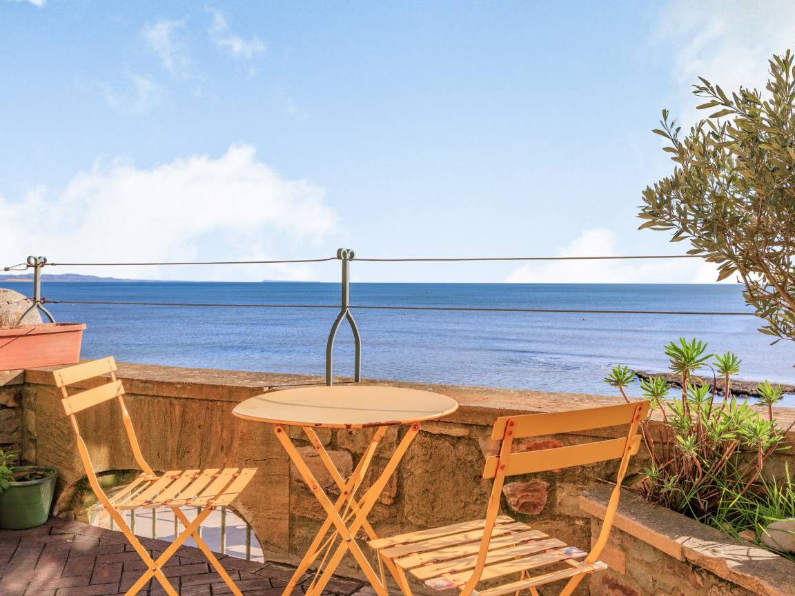 Cottage ∙ 4 Bedrooms ∙ 9 Guests - Lyme Regis