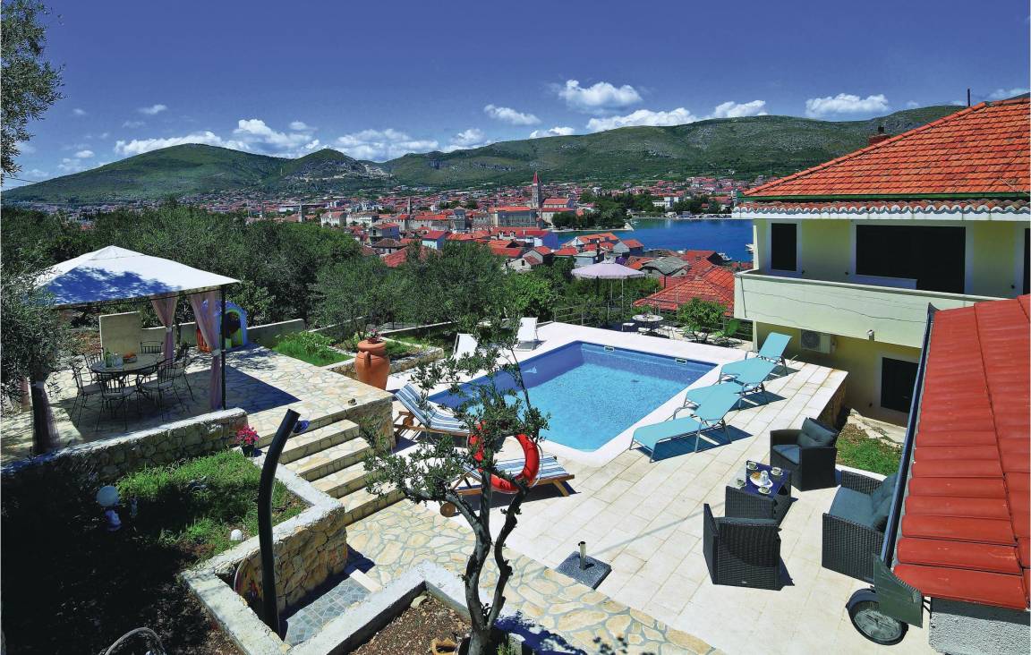 48 M² Ferienwohnung ∙ 2 Schlafzimmer ∙ 4 Gäste - Trogir