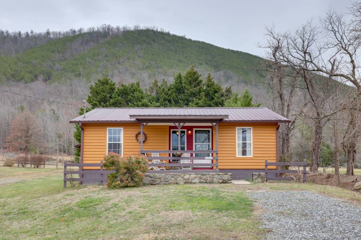 111 M² House ∙ 3 Bedrooms ∙ 6 Guests - Hot Springs, NC