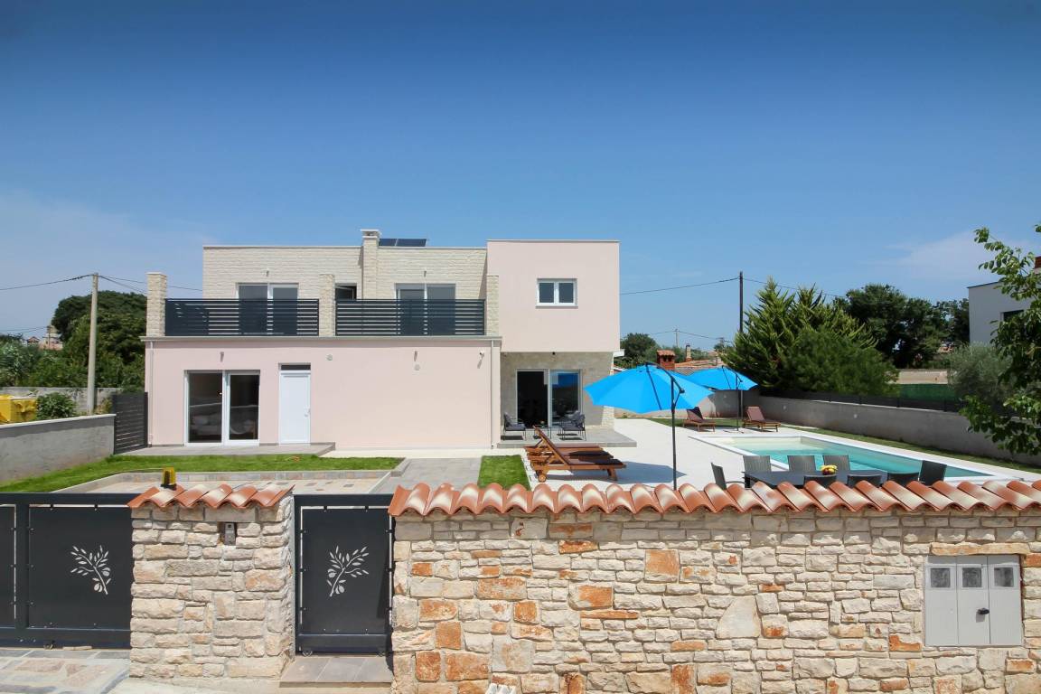 220 M² Maison De Vacances ∙ 4 Chambres ∙ 10 Personnes - Medulin
