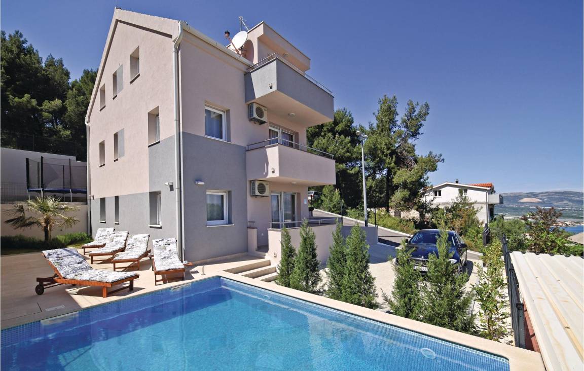158 M² House ∙ 4 Bedrooms ∙ 10 Guests - Trogir