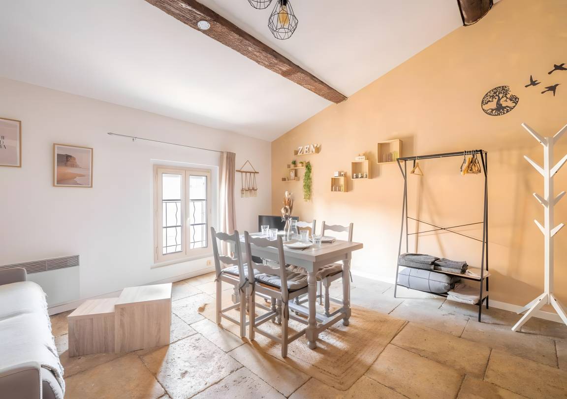 30 M² Appartement ∙ 2 Chambres ∙ 4 Personnes - Tarascon
