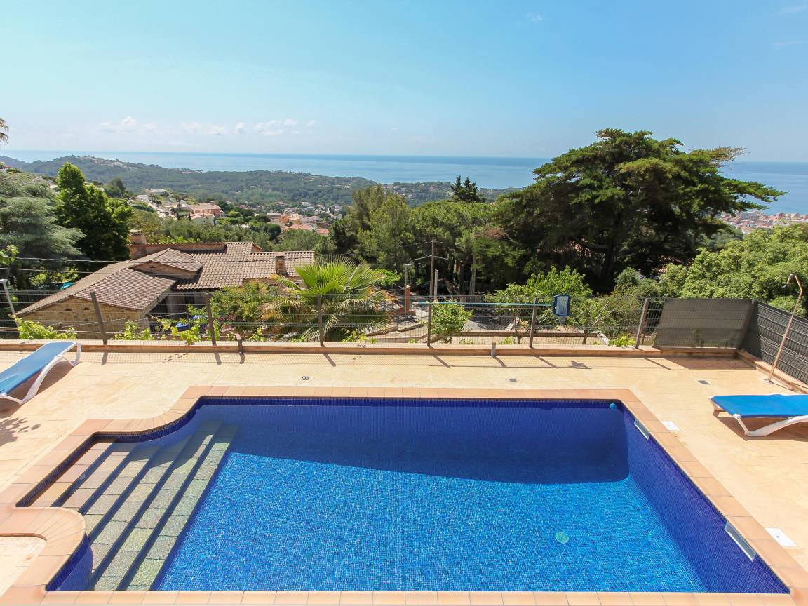200 M² Ferienhaus ∙ 4 Schlafzimmer ∙ 8 Gäste - Lloret de Mar