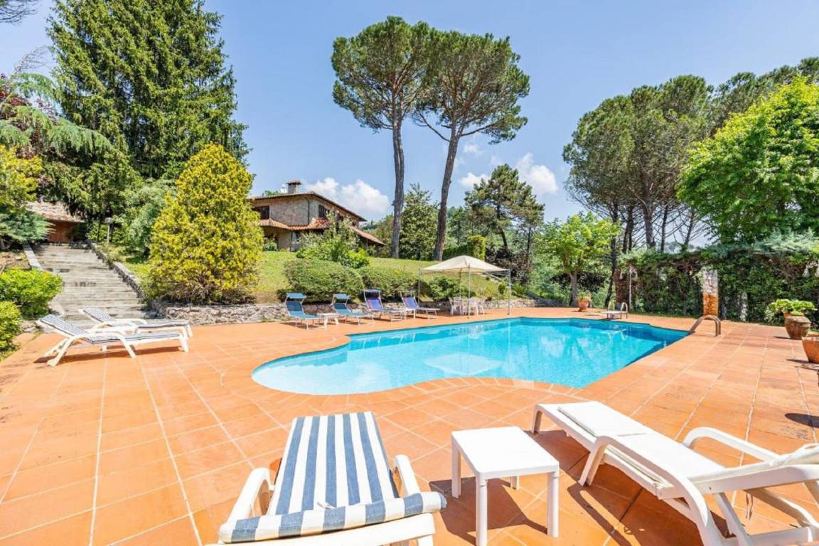 300 M² Villa ∙ 5 Chambres ∙ 9 Personnes - Camaiore