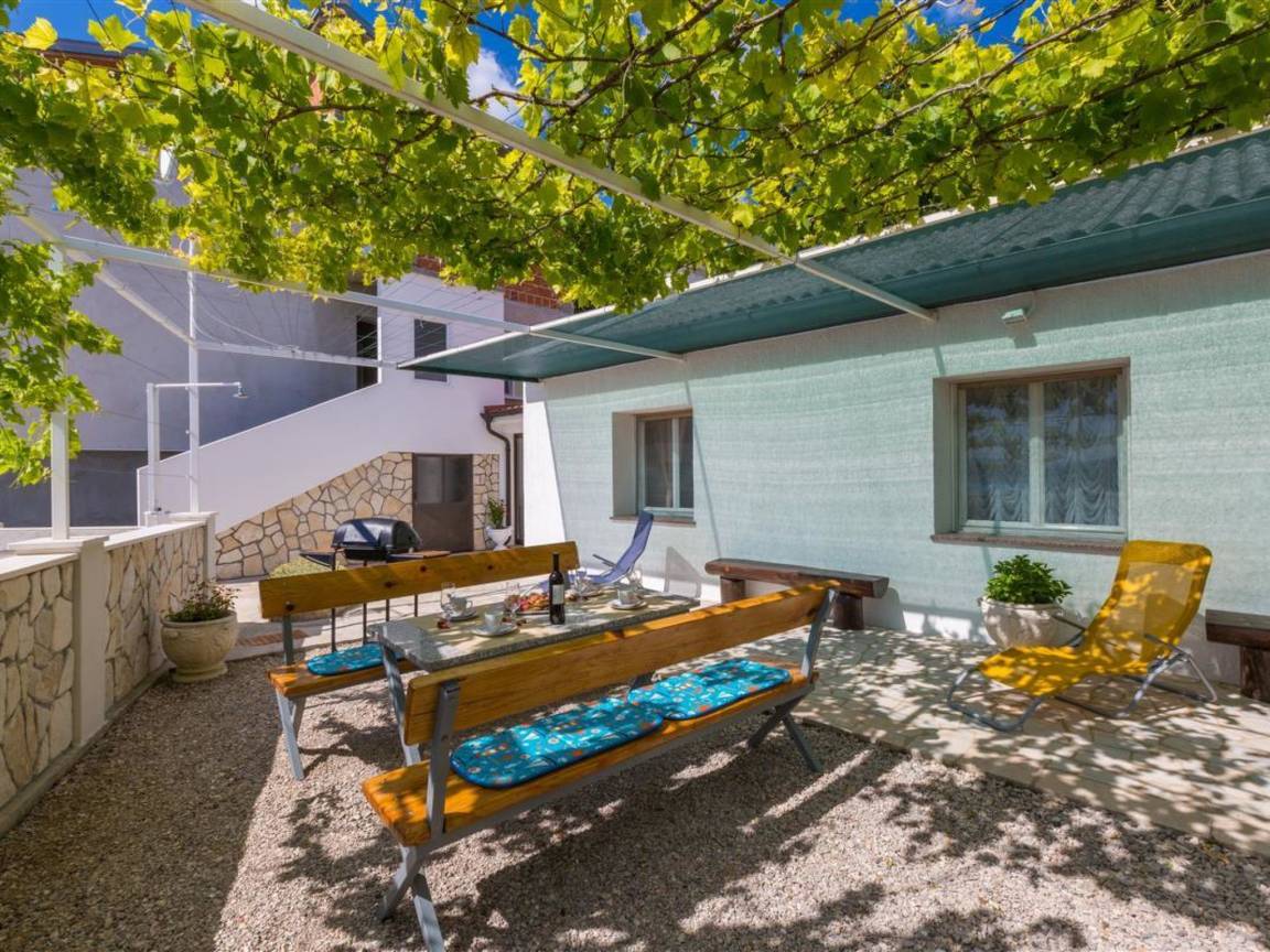110 M² Ferienhaus ∙ 1 Schlafzimmer ∙ 4 Gäste - Dramalj