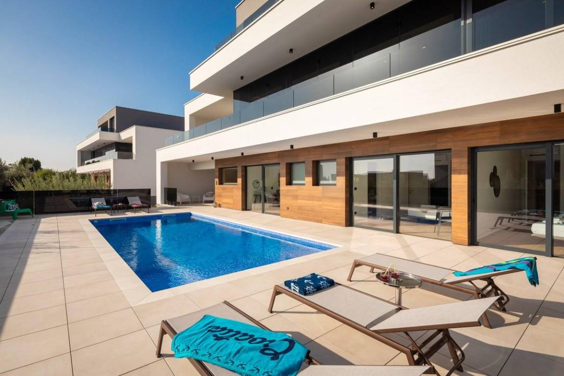 447 M² House ∙ 5 Bedrooms ∙ 11 Guests - Bale